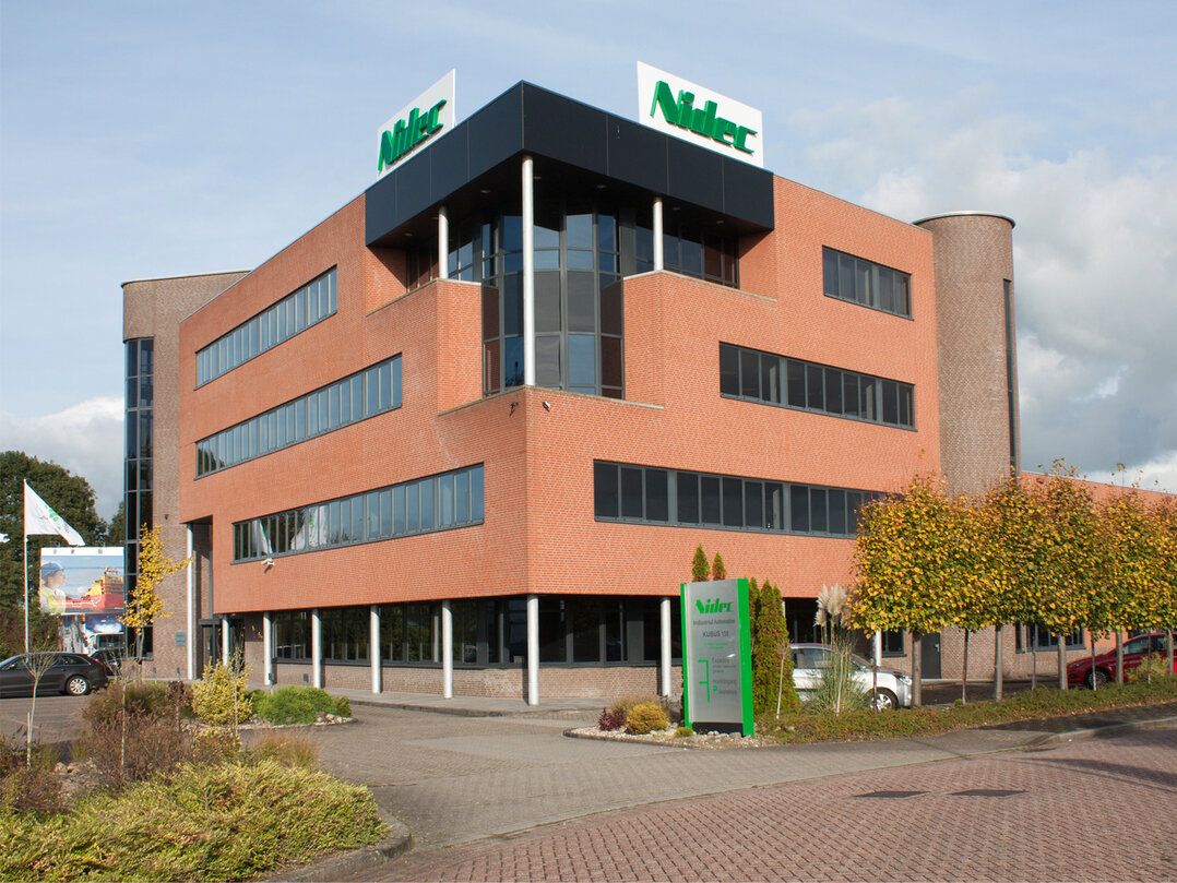 Nidec logo op het dak - Nidec-Netherlands