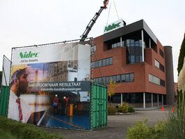 Nidec logo op het dak - Nidec-Netherlands